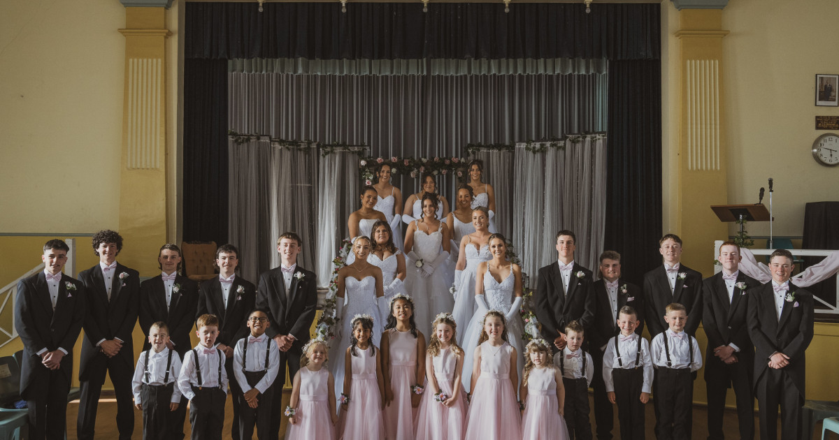 Grand night for young debutantes | Loddon Herald